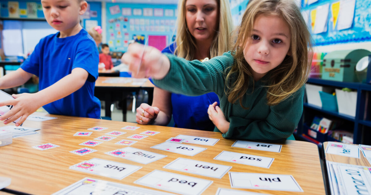 Lesson Plans for Teaching Closed Syllables | Reading Universe